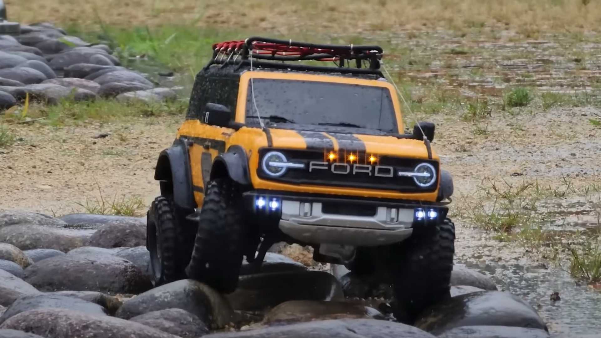 Ford Bronco Raptor 1:10 Scale RC SUV Looks And Drives Like The Real ...